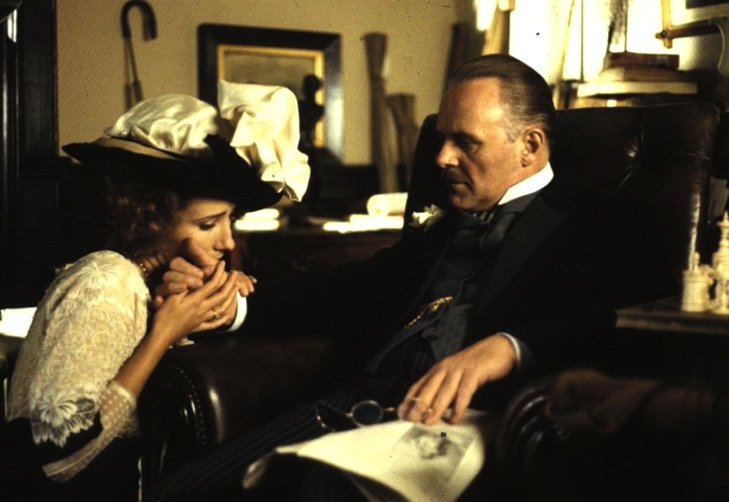 Eye For Film: Emma Thompson and Anthony Hopkins in Howards End